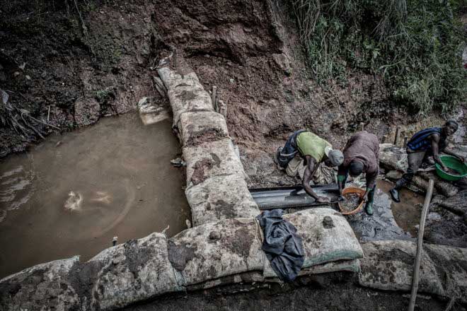 Coltan and manganese; War for minerals by Erberto Zani | Dodho