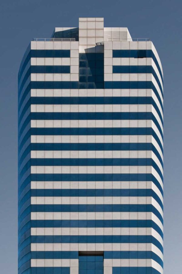 Vertical buildings; Architectural photography by Lorenzo Linthout | Dodho