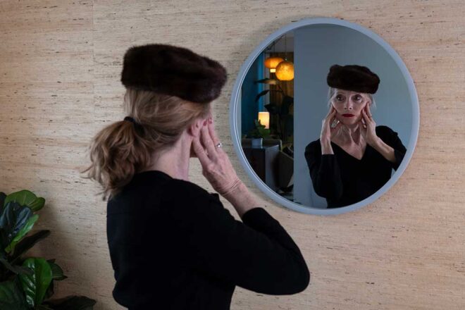 The red purse by Jacque Rupp | Dodho